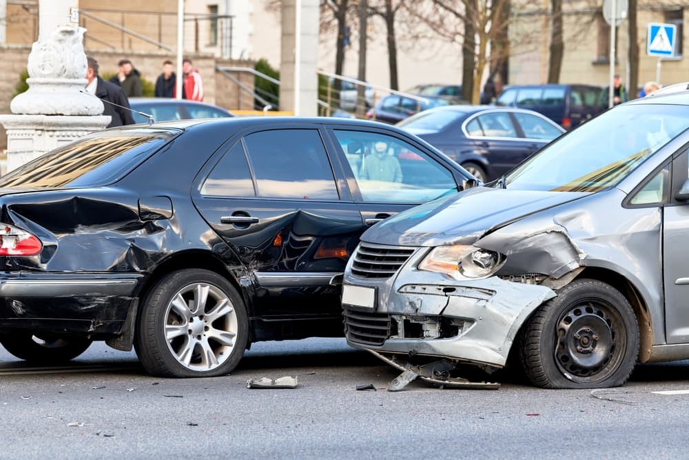 When to Hire an Attorney after a Car Accident - Levar Law Injury ...